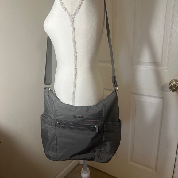 Baggallini | Bags | Uvgc Baggallini Hobo Bag | Poshmark